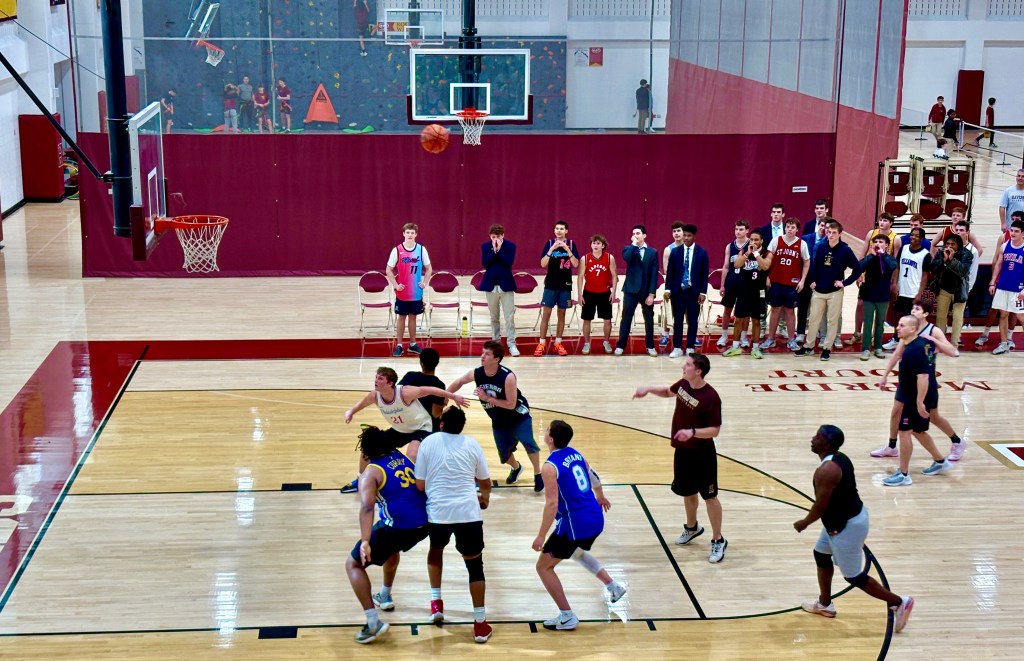 Students beat faculty in annual basketball game – The Index